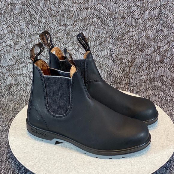 Blundstone | Shoes | Blundstone 943 Classic Chelsea Boots Womens 95 ...